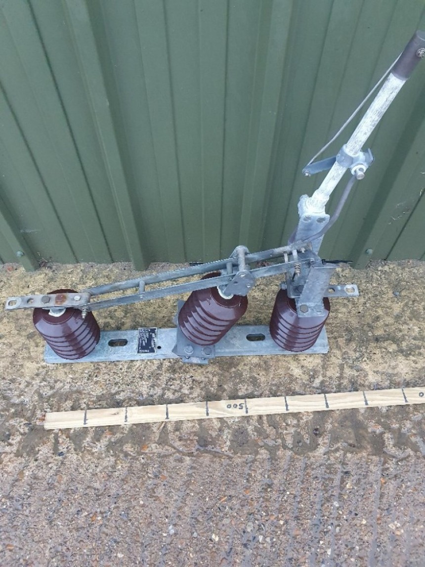 Antique & Reclaimed High Voltage Triple Air Break Isolator Porcelain ...