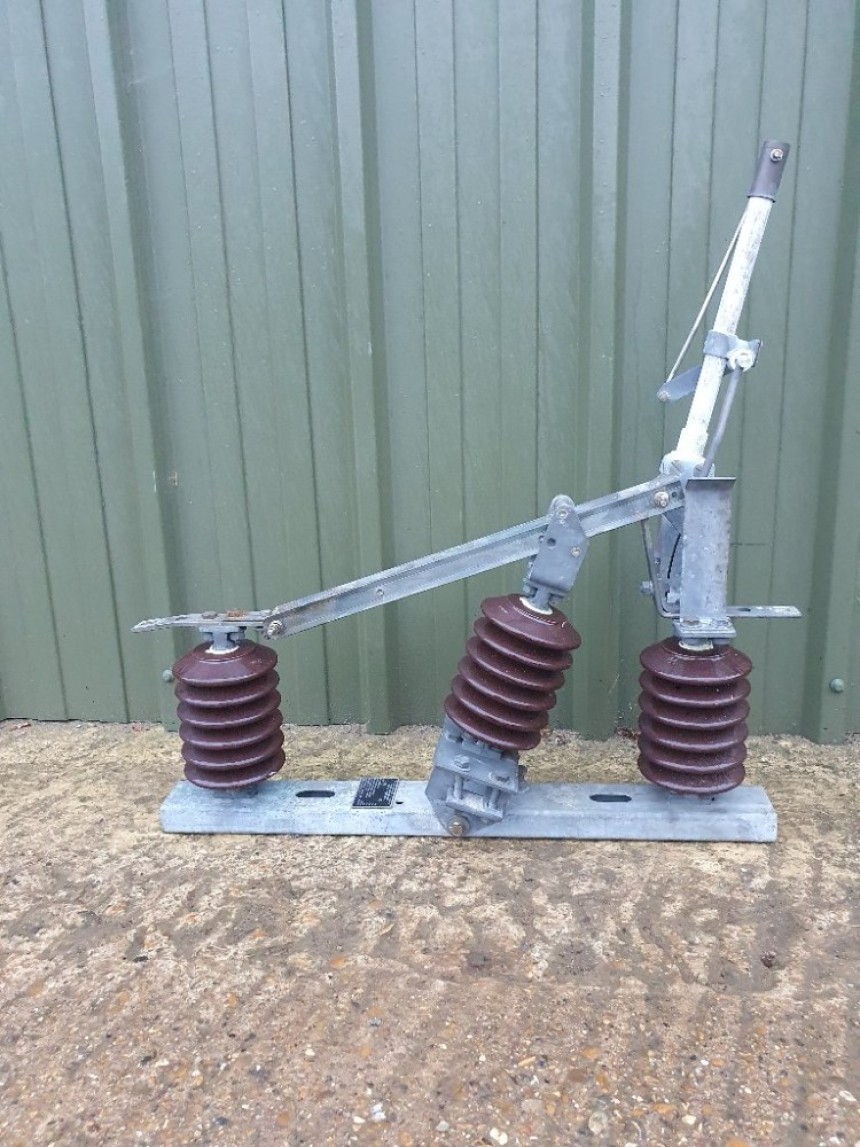 Antique & Reclaimed High Voltage Triple Air Break Isolator Porcelain ...