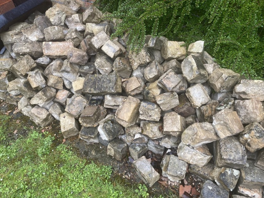 Antique & Reclaimed Reclaimed cobble granite stones- SalvoWEB UK