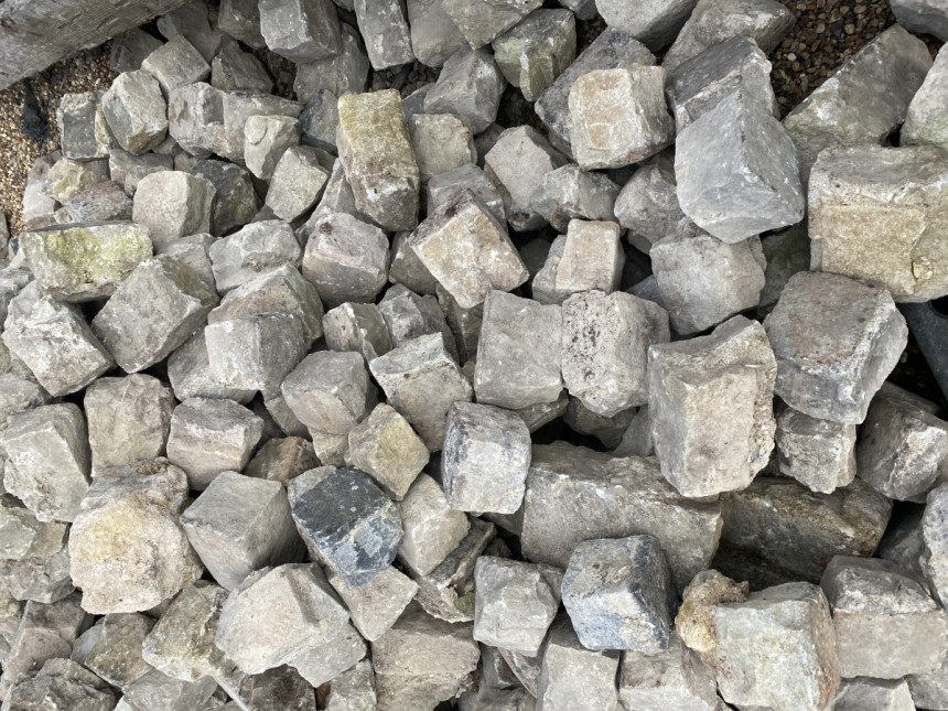 Antique & Reclaimed Reclaimed cobble granite stones- SalvoWEB UK