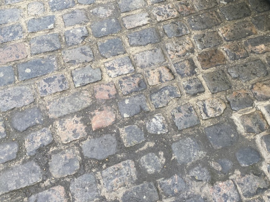 Antique & Reclaimed Reclaimed cobble granite stones- SalvoWEB UK
