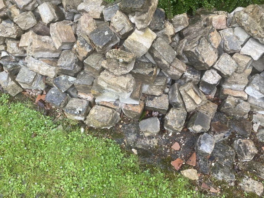 Antique & Reclaimed Reclaimed cobble granite stones- SalvoWEB UK