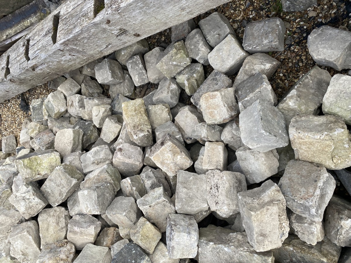 Antique & Reclaimed Reclaimed cobble granite stones- SalvoWEB UK