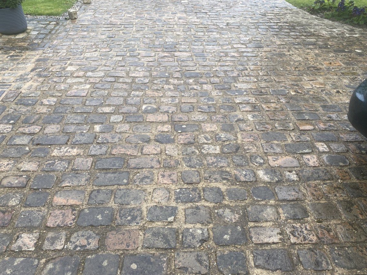 Antique & Reclaimed Reclaimed cobble granite stones- SalvoWEB UK