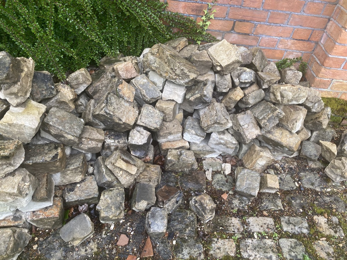 Antique & Reclaimed Reclaimed cobble granite stones- SalvoWEB UK