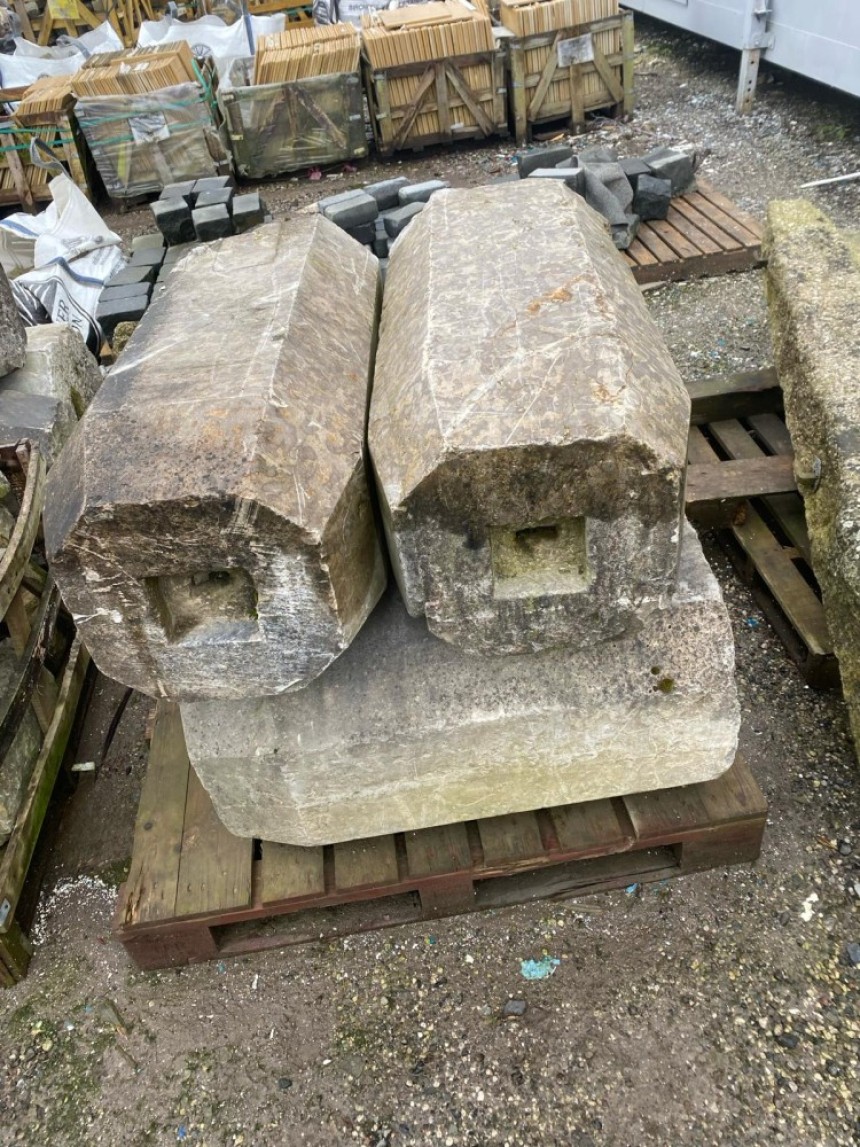 Antique & Reclaimed Gristone Gate Posts - SalvoWEB UK