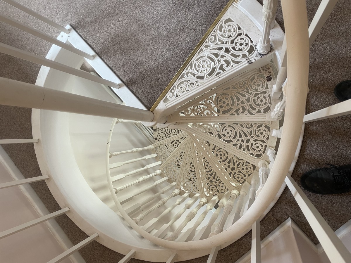 Antique & Reclaimed Spiral stair case - SalvoWEB UK