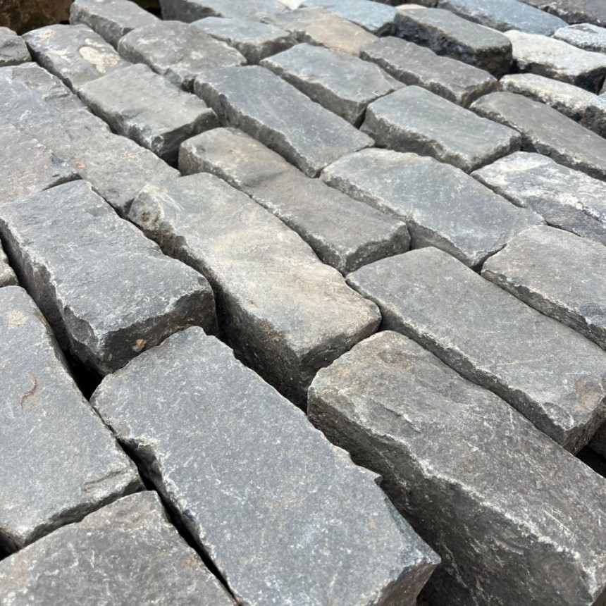 Antique & Reclaimed Reclaimed Basalt Stone Cobble Setts - Per Ton Bag ...