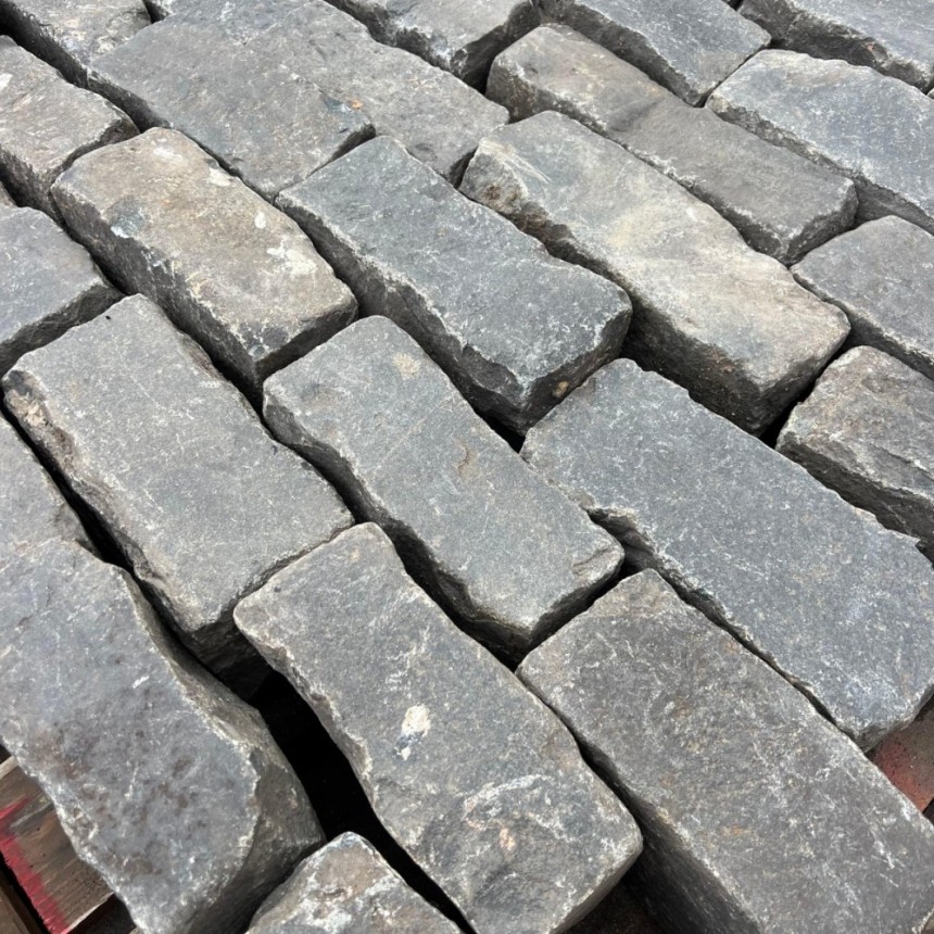 Antique & Reclaimed Reclaimed Basalt Stone Cobble Setts - Per Ton Bag ...