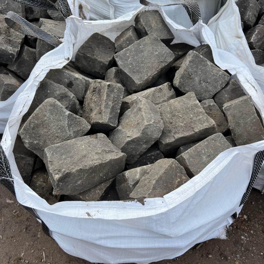 Antique & Reclaimed Reclaimed Basalt Stone Cobble Setts - Per Ton Bag ...