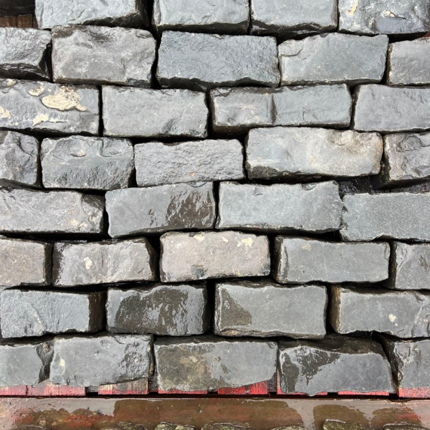 Antique & Reclaimed Reclaimed Basalt Stone Cobble Setts - Per Ton Bag ...