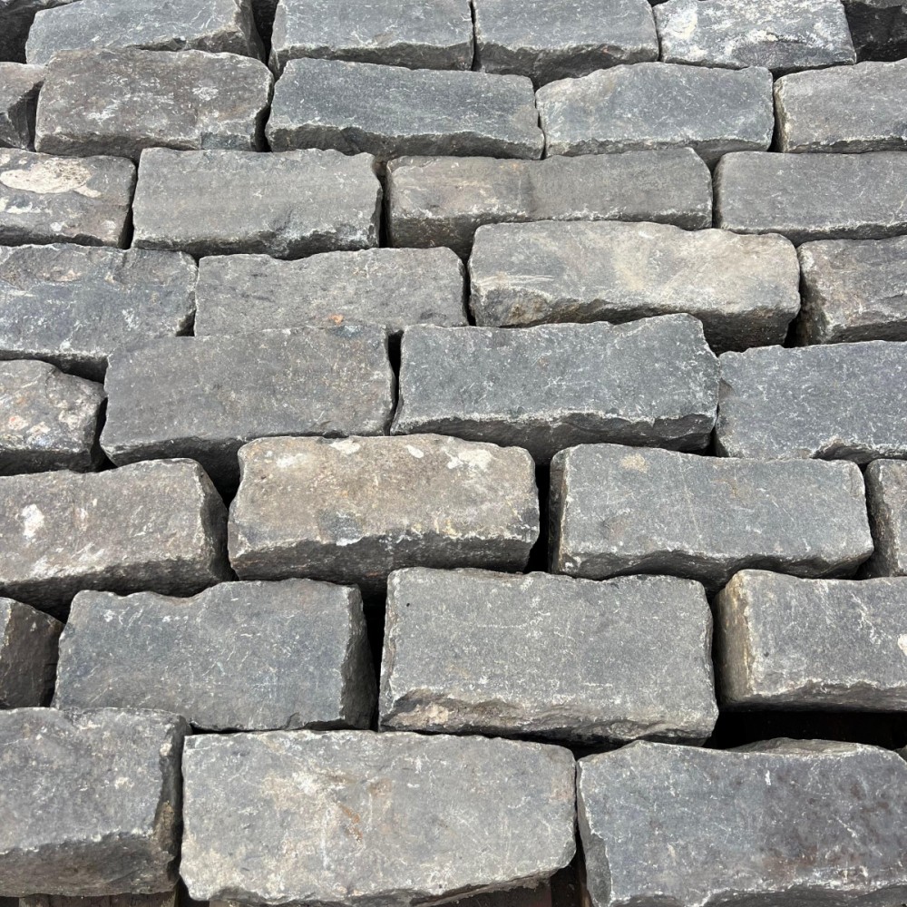 Antique & Reclaimed listings Reclaimed Basalt Stone Cobble Setts - Per ...