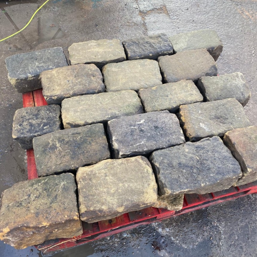 Antique & Reclaimed Reclaimed Grit Stone / Sand Stone Cobble Setts in ...