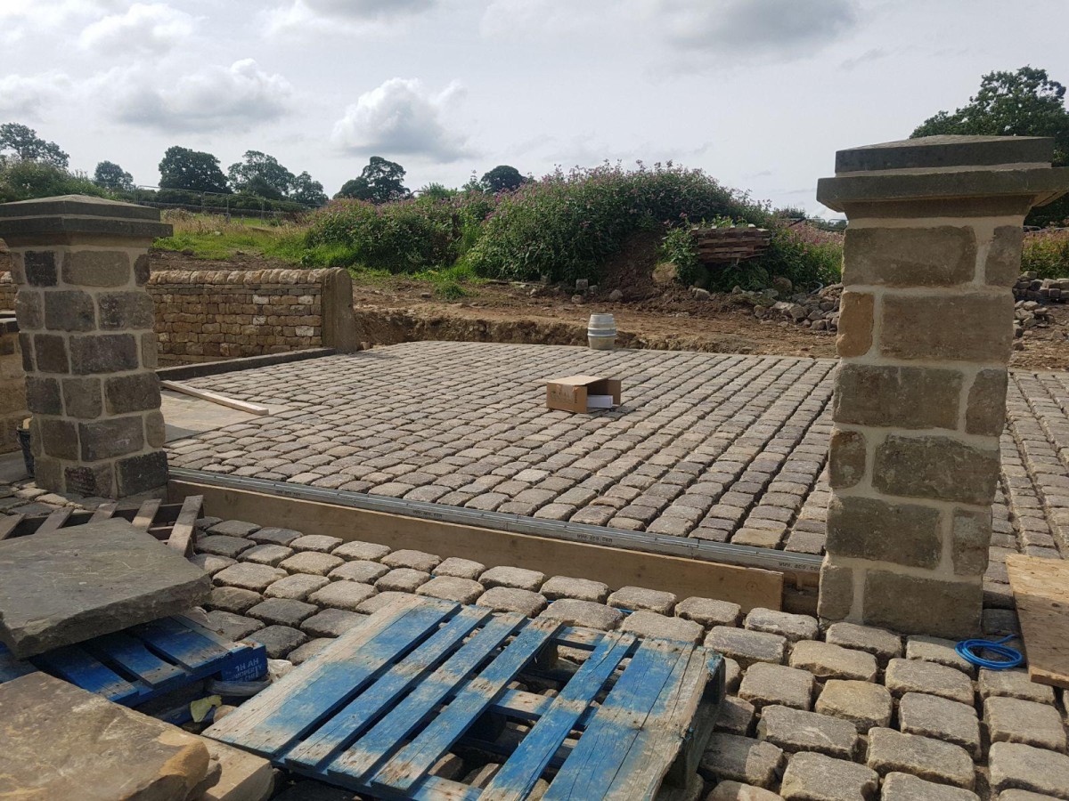 Antique & Reclaimed Reclaimed Grit Stone / Sand Stone Cobble Setts in ...