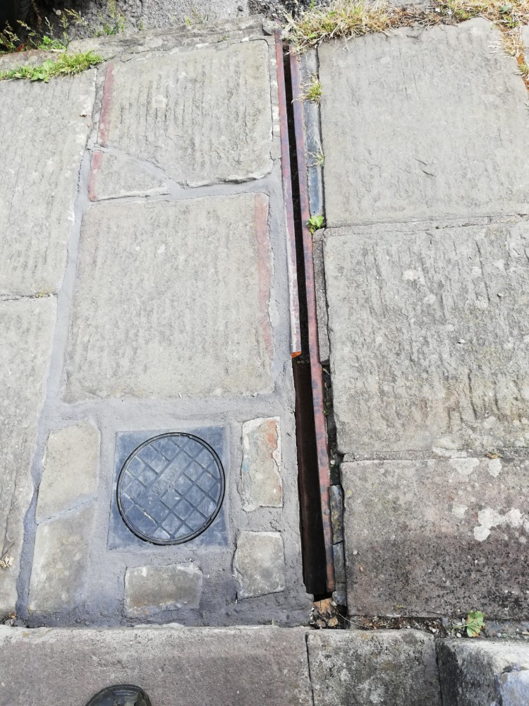 Wanted Alerts Cast Iron drain channel for pavement- SalvoWEB UK