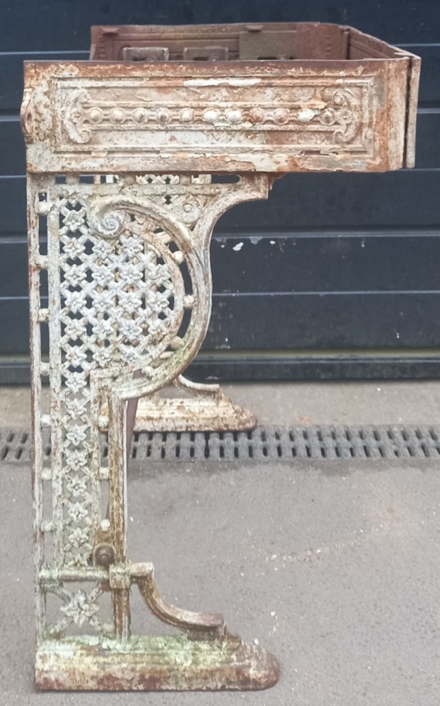 Antique & Reclaimed Victorian cast iron wash basin stand- SalvoWEB UK