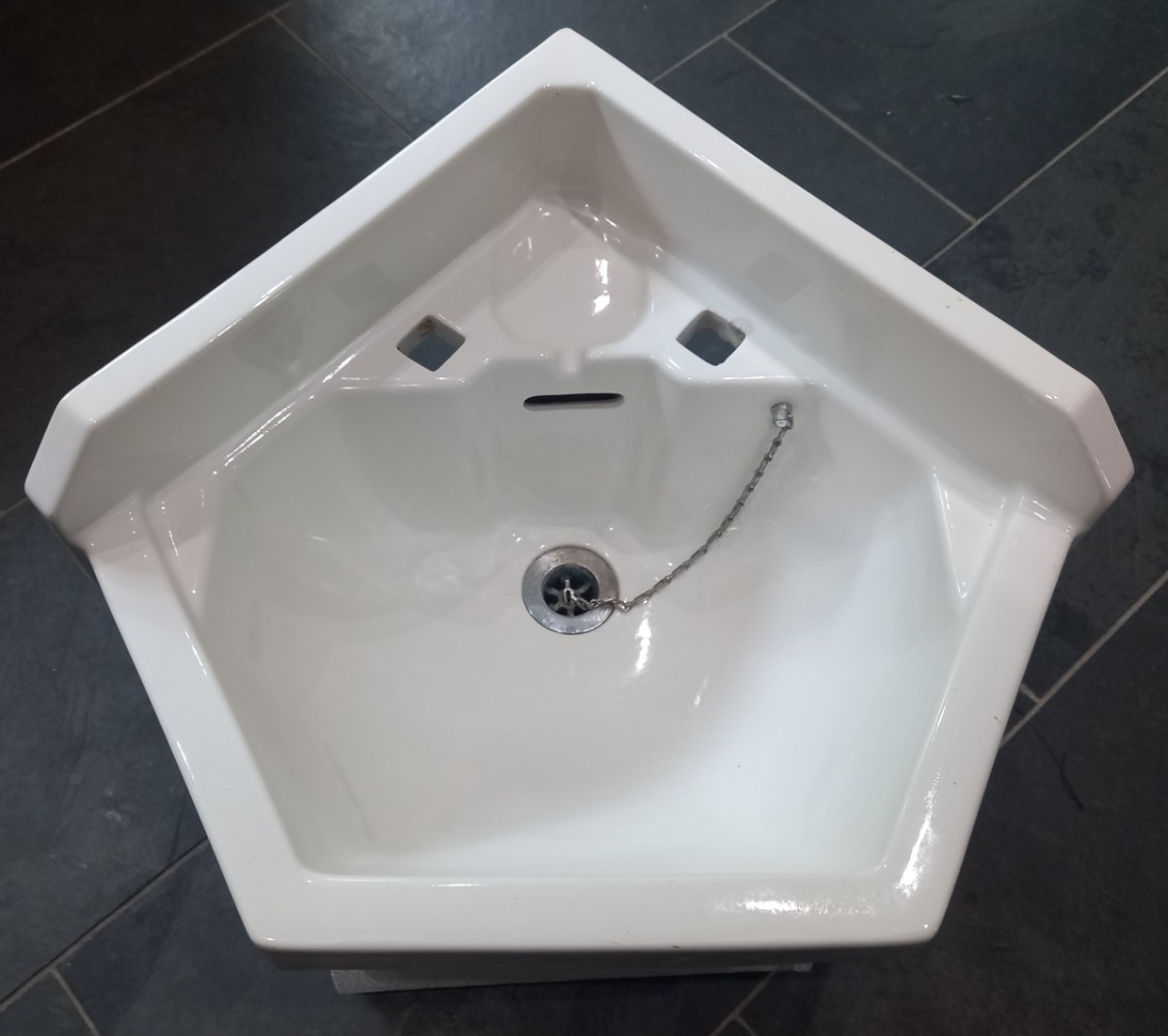 Antique & Reclaimed Reclaimed corner basin- SalvoWEB UK