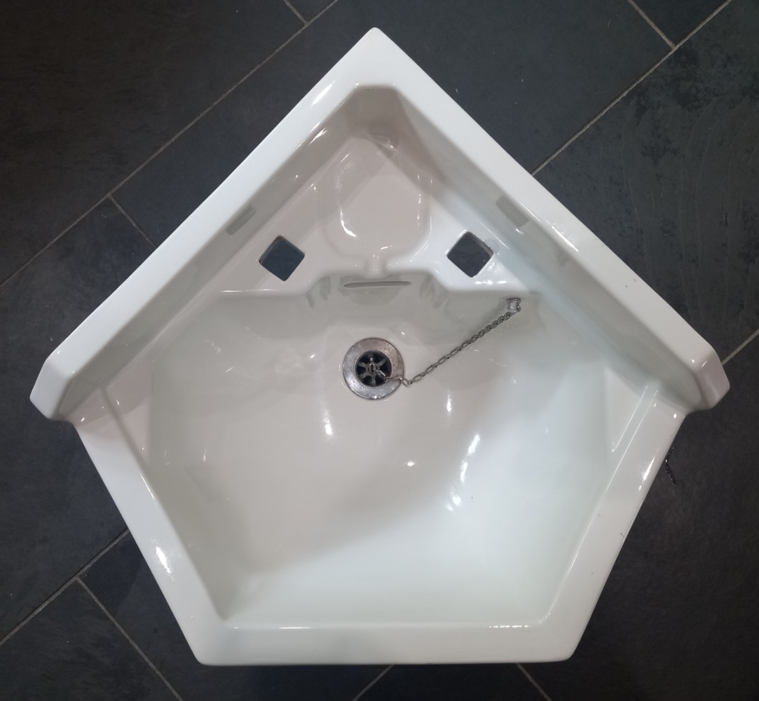 Antique & Reclaimed Reclaimed corner basin- SalvoWEB UK