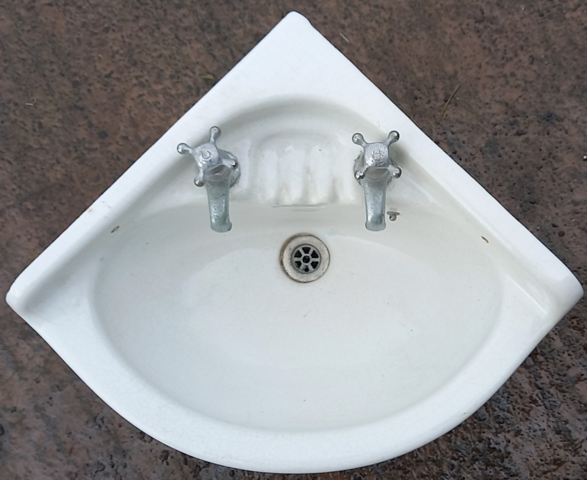 Antique & Reclaimed Antique stoneware corner basin- SalvoWEB UK