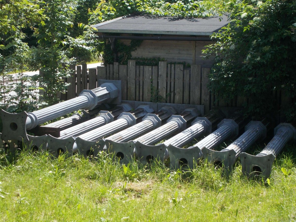 Antique & Reclaimed Set of 10 cast iron columns from Habsburg Empire ...