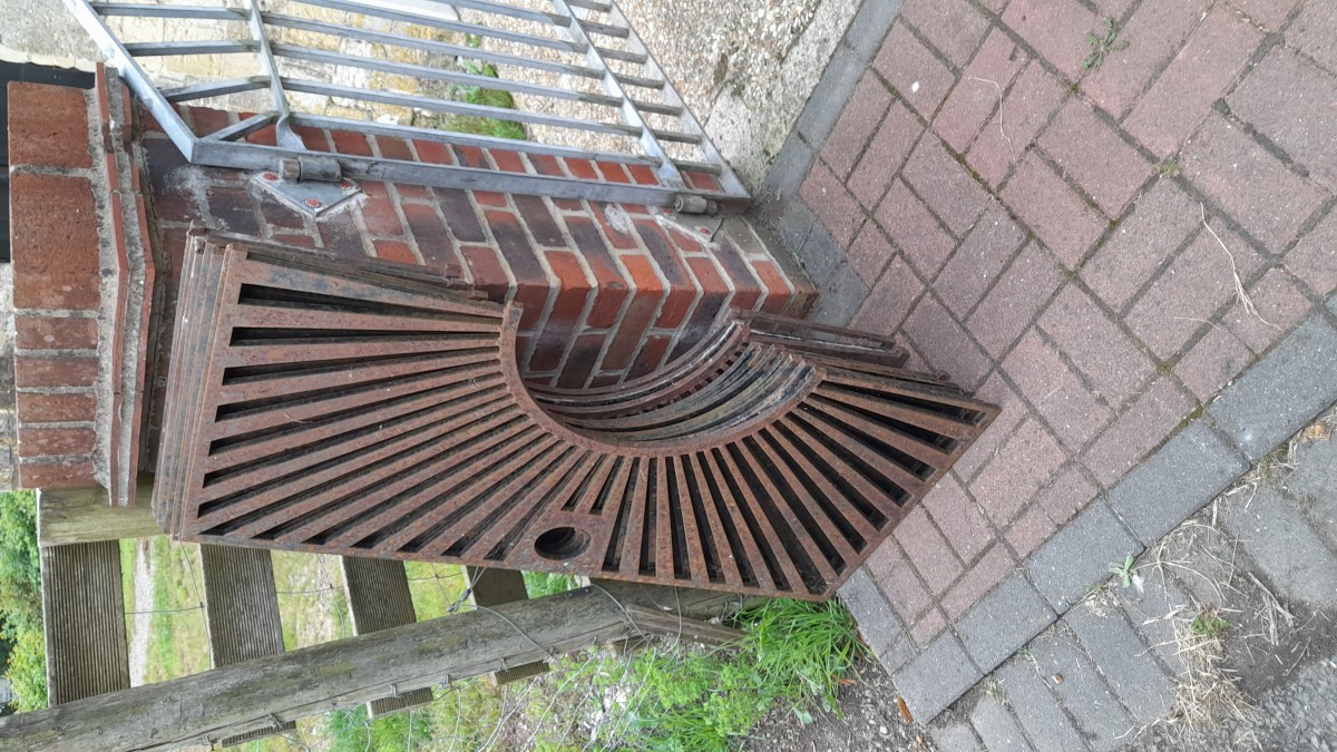 Antique & Reclaimed Reclaimed cast iron tree grilles - SalvoWEB UK