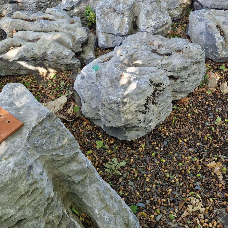 Antique & Reclaimed Reclaimed water worn rockery stone- SalvoWEB UK