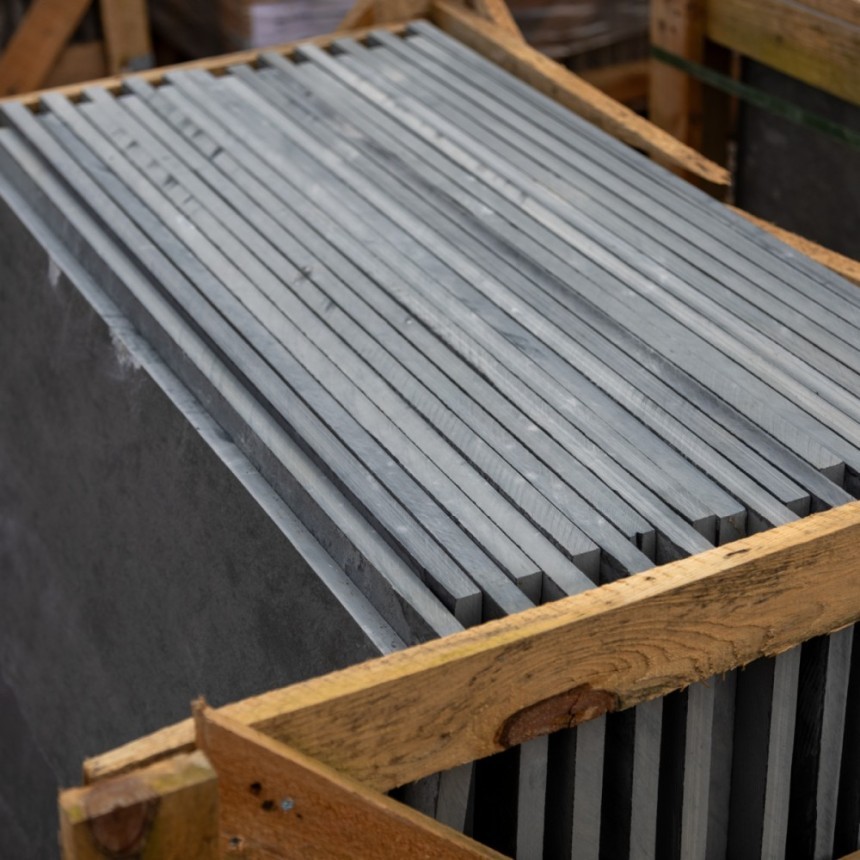 New & Repro New: Black Riven Slate Paving - by the crate- SalvoWEB UK