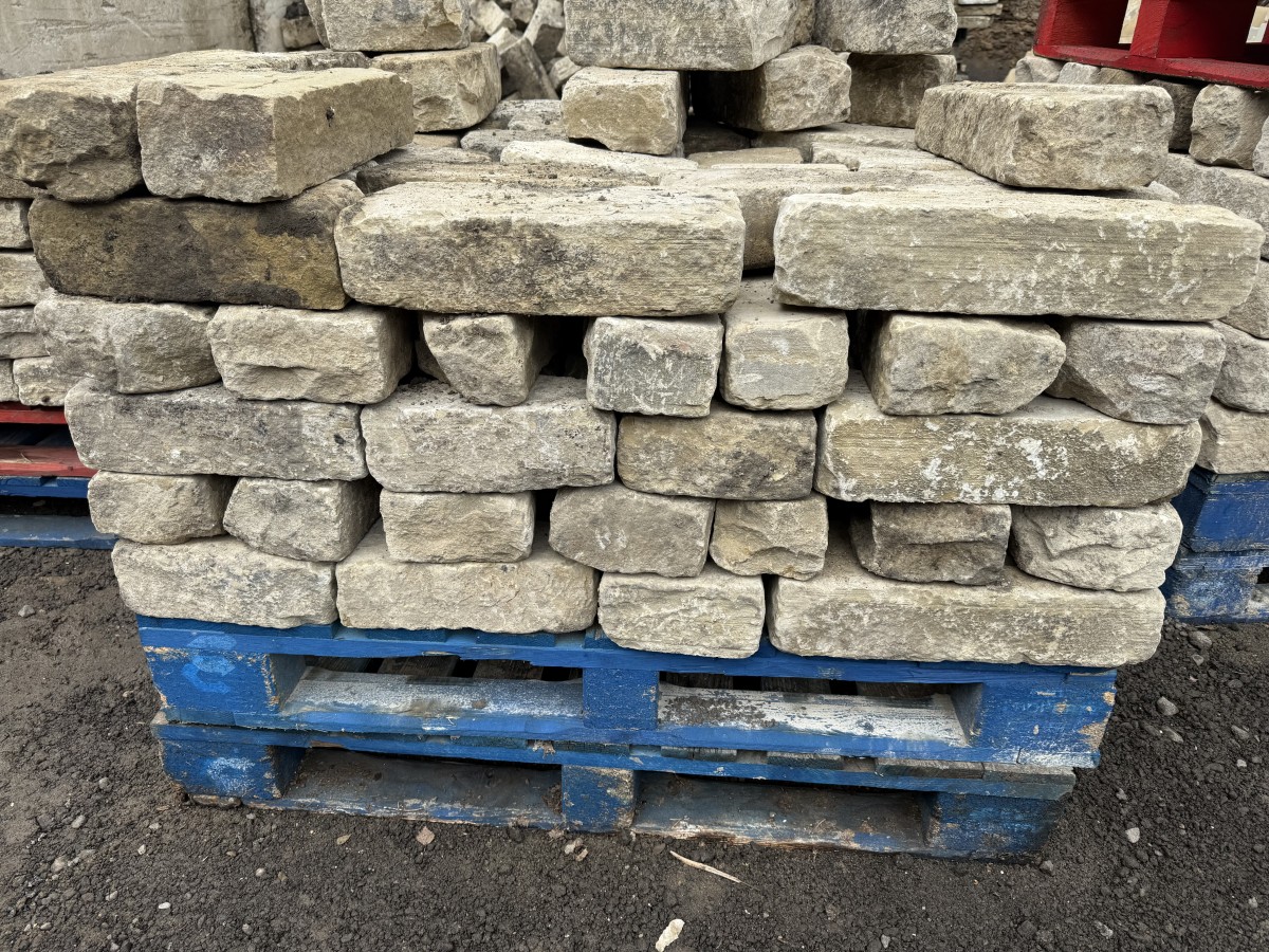 Antique & Reclaimed 5” Reclaimed Delph walling stone - SalvoWEB UK