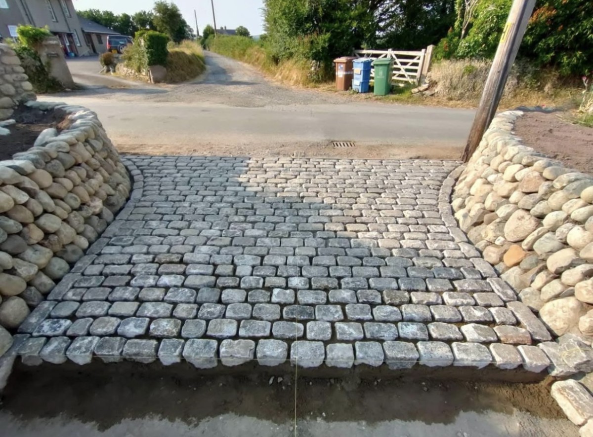Antique & Reclaimed Reclaimed Elongated London Granite Cobble Setts ...