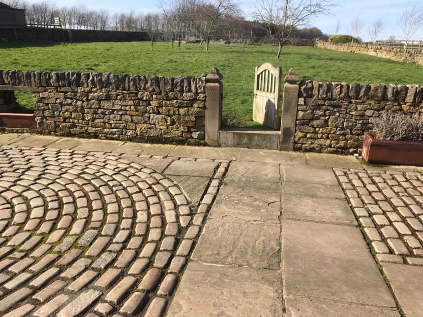 Antique & Reclaimed Reclaimed Granite Setts /Granite Cobbles- SalvoWEB UK
