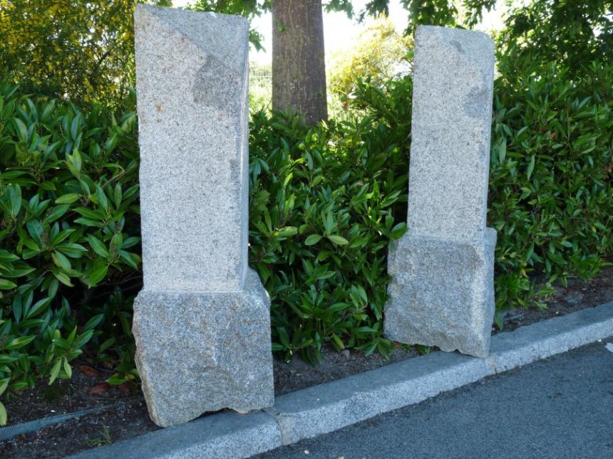 Antique & Reclaimed borne granit / antique French granite posts POA ...