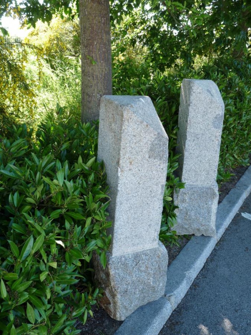 Antique & Reclaimed borne granit / antique French granite posts POA ...