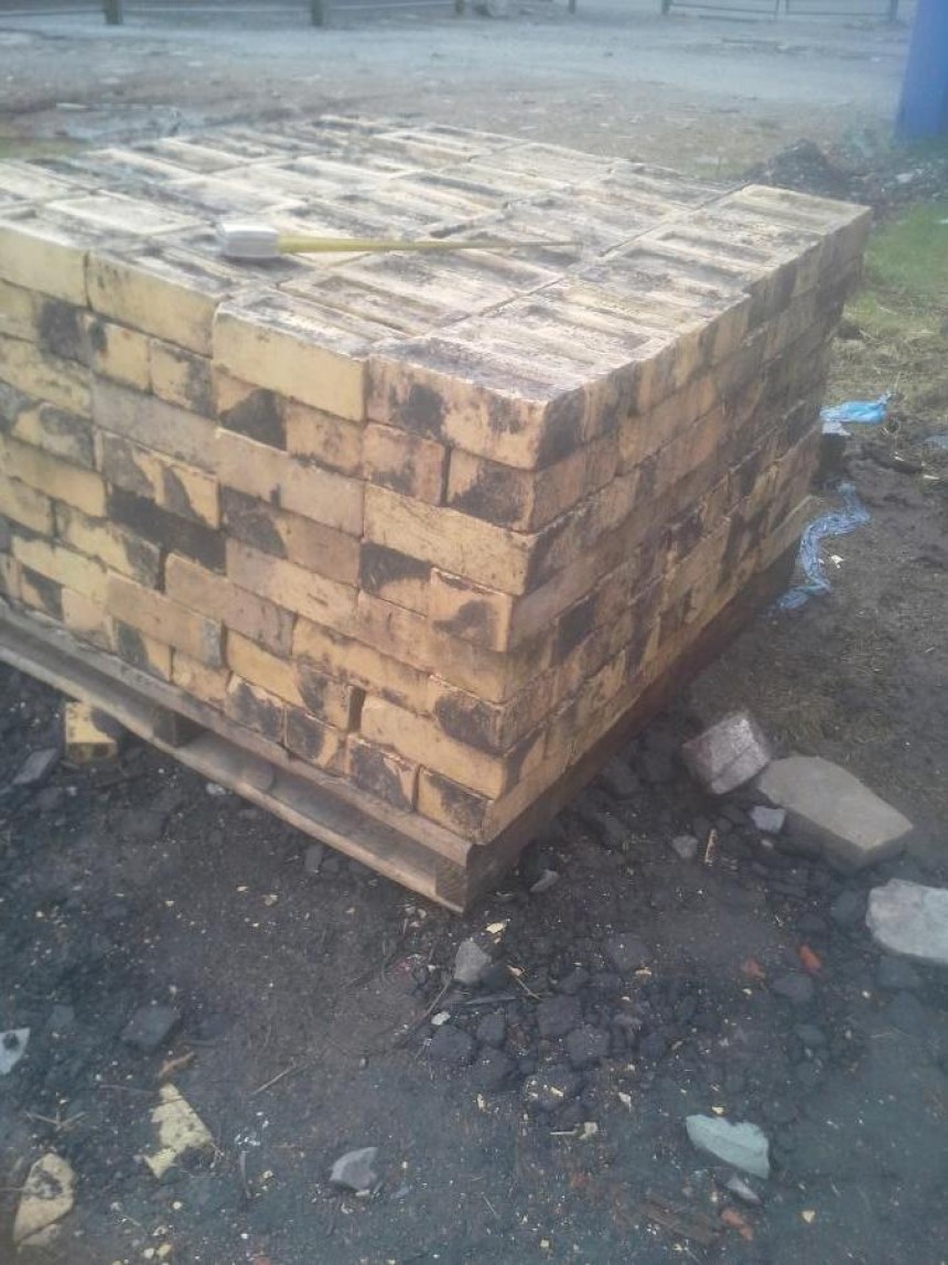 Antique & Reclaimed Reclaimed Yellow engineering bricks- SalvoWEB UK
