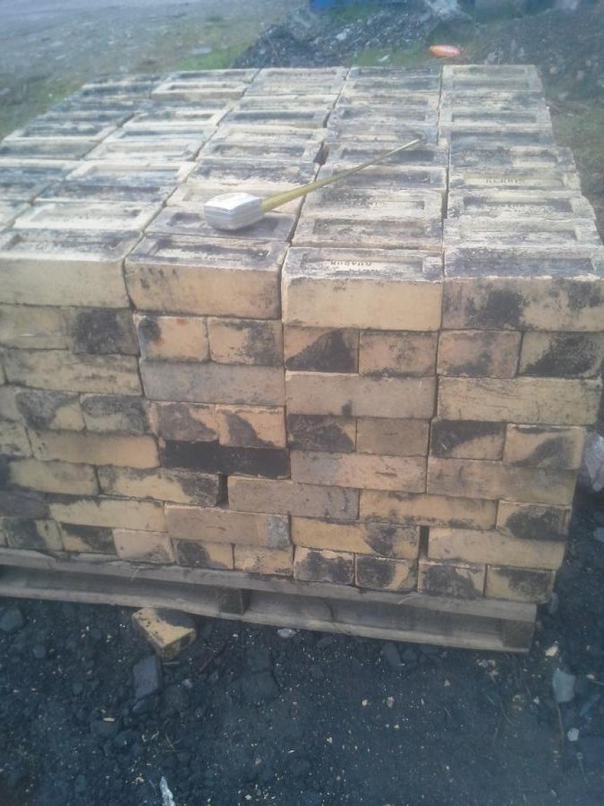 Antique & Reclaimed Reclaimed Yellow engineering bricks- SalvoWEB UK